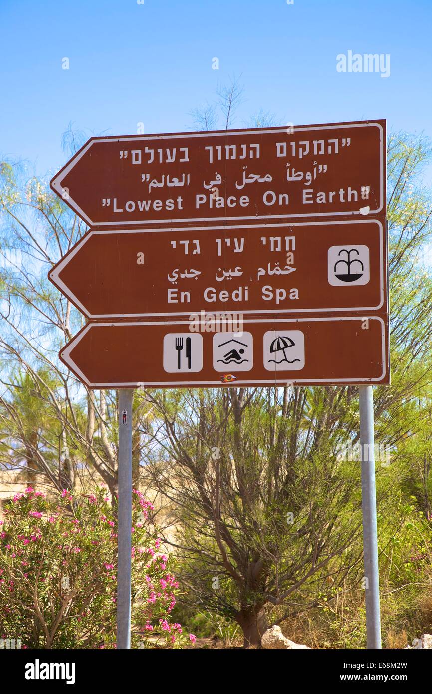 Middle east directions sign hi-res stock photography and images - Alamy