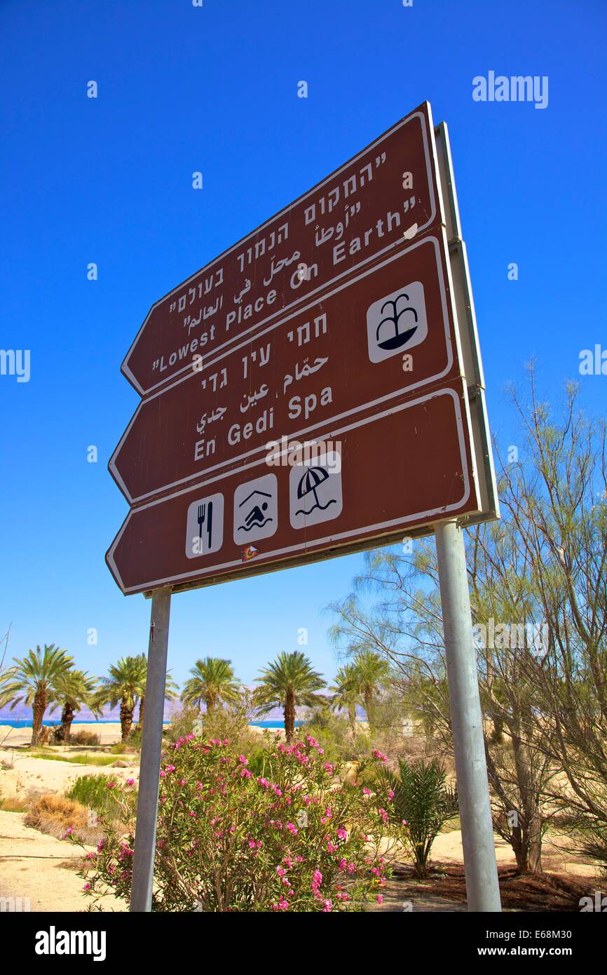 Middle east directions sign hi-res stock photography and images - Alamy