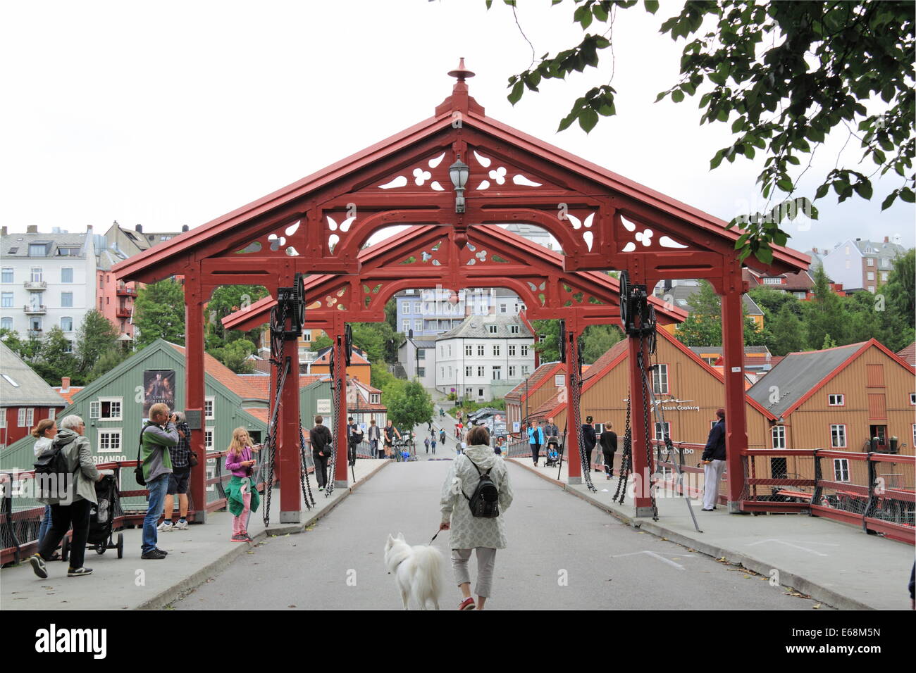 Gamle Bybro (Old Town Bridge) with Bakklandet beyond, Trondheim, Sør ...