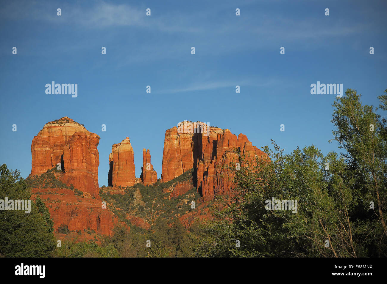 The beautiful red rocks of Sedona in the desert Southwest of Arizona ...