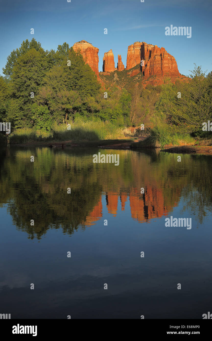 The beautiful red rocks of Sedona in the desert Southwest of Arizona ...