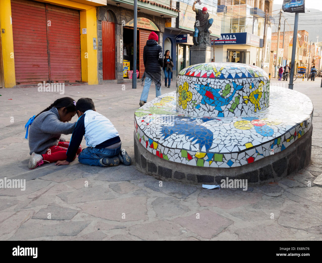 Indigenous children peru hi-res stock photography and images - Alamy