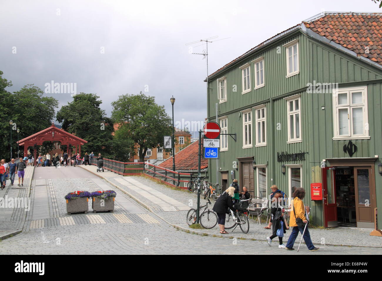 Bakklandet and Gamle Bybro (Old Town Bridge), Trondheim, Sør-Trøndelag ...