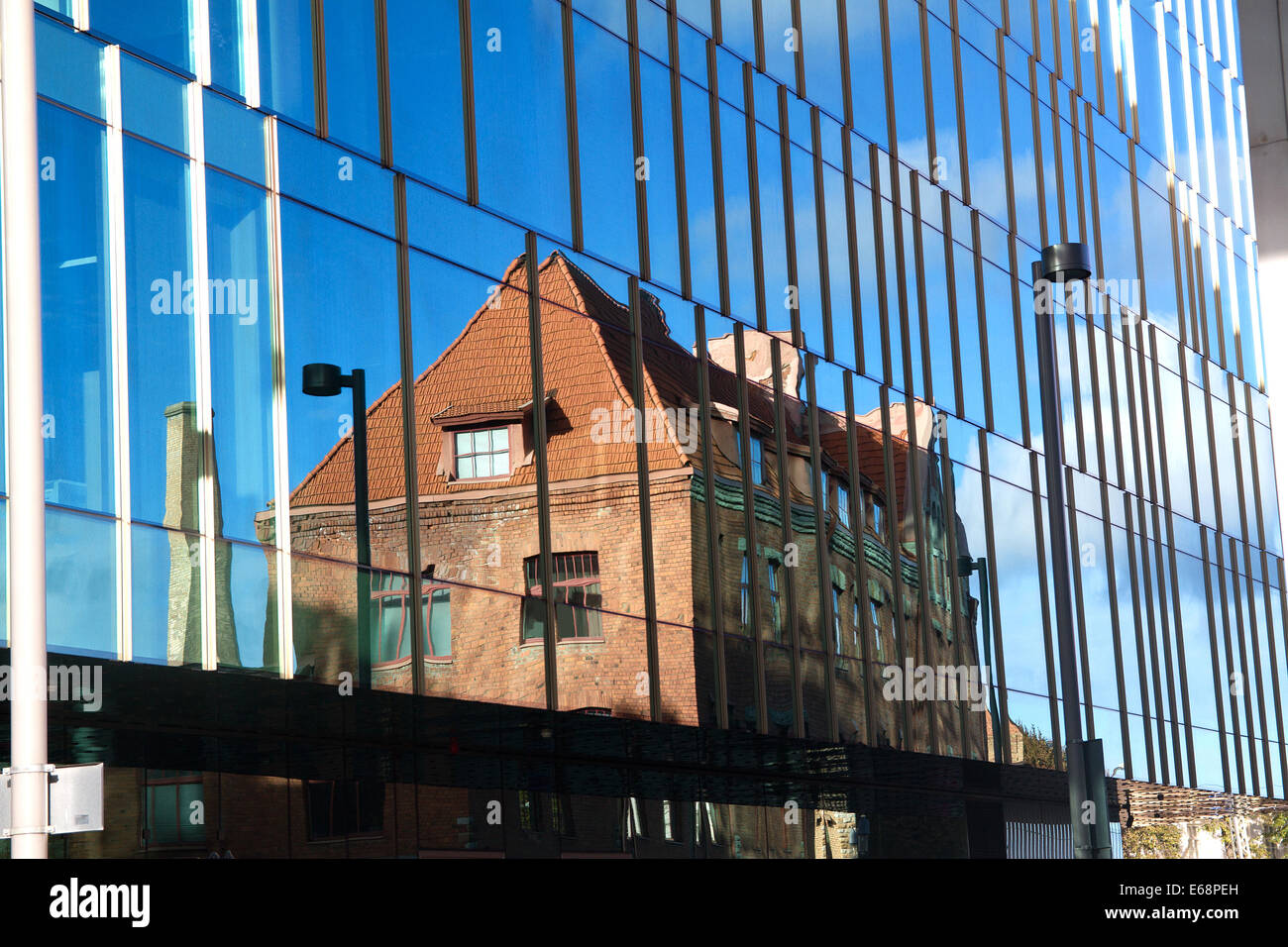 Glass floor skyscraper hi-res stock photography and images - Alamy