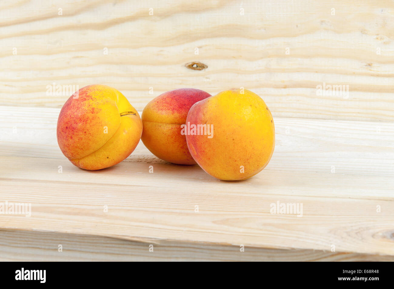 Fresh apricots ripe juicy hi-res stock photography and images - Alamy