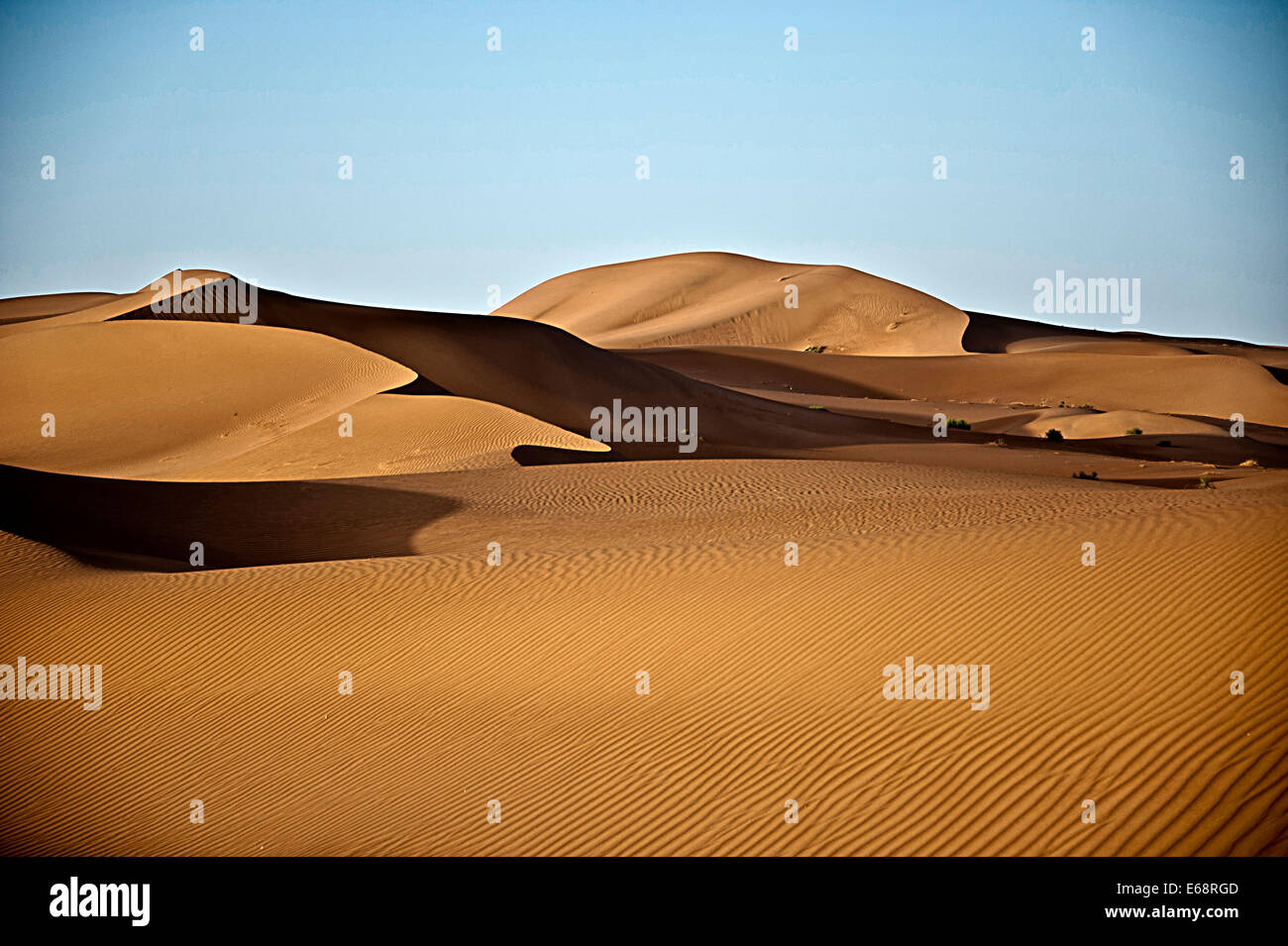 Erg chigaga dune sand sahara hi-res stock photography and images - Alamy
