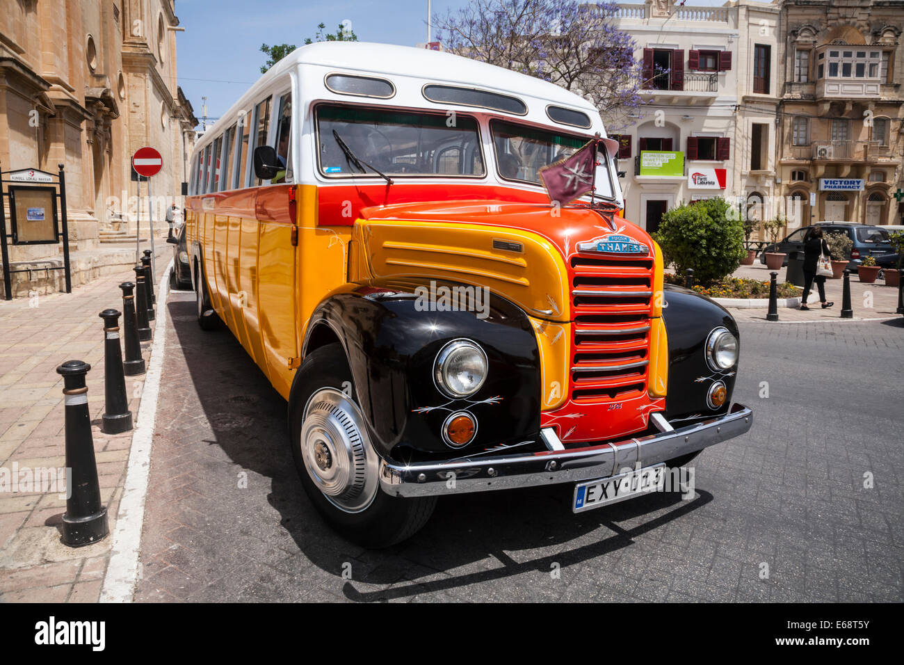 Old buses hi-res stock photography and images - Alamy