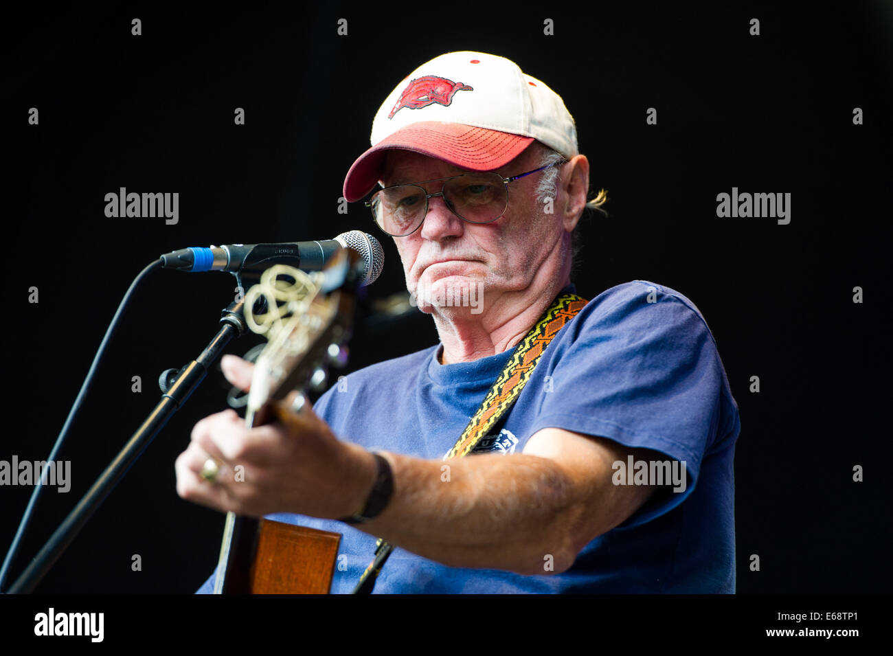 Michael chapman performing hi-res stock photography and images - Alamy