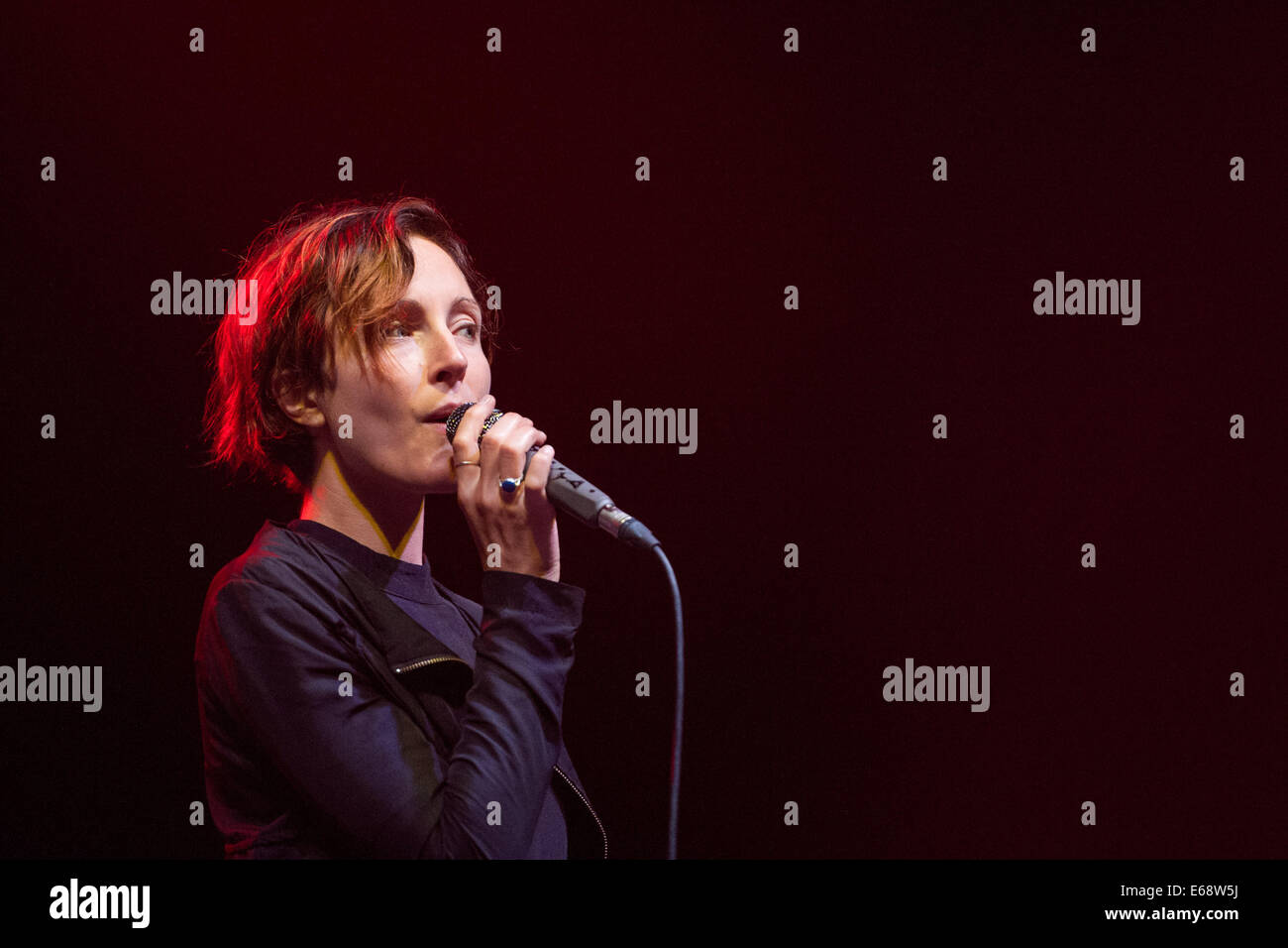 Channy leaneagh on stage hi-res stock photography and images - Alamy