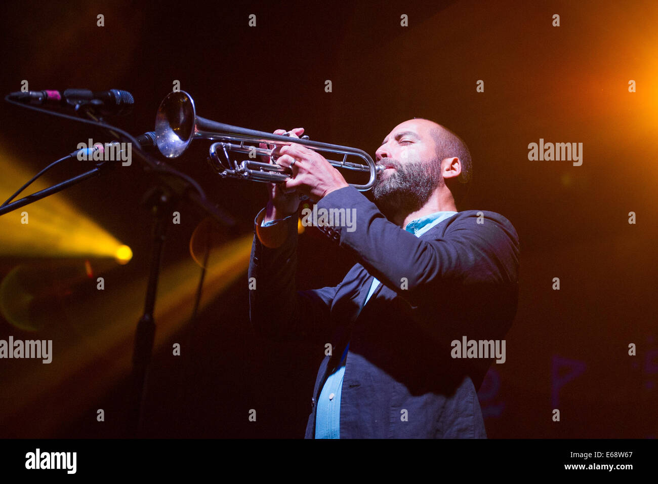 Kyle resnick beirut performs on hi-res stock photography and images - Alamy