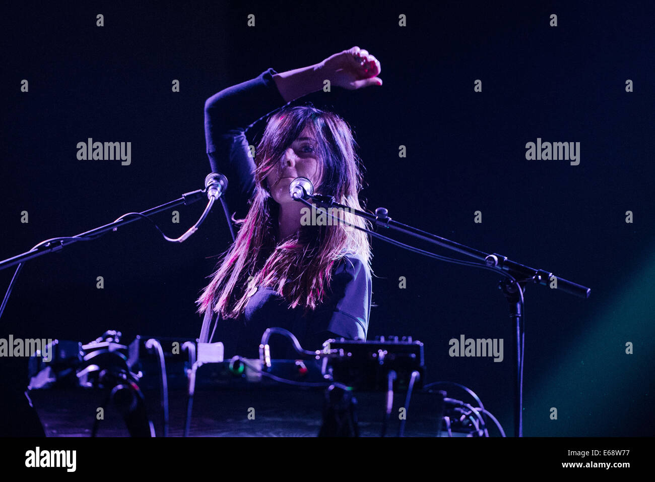 Female keyboardist hi-res stock photography and images - Alamy