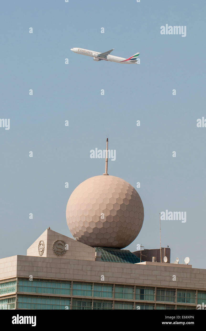 Airplane towers hi-res stock photography and images - Alamy