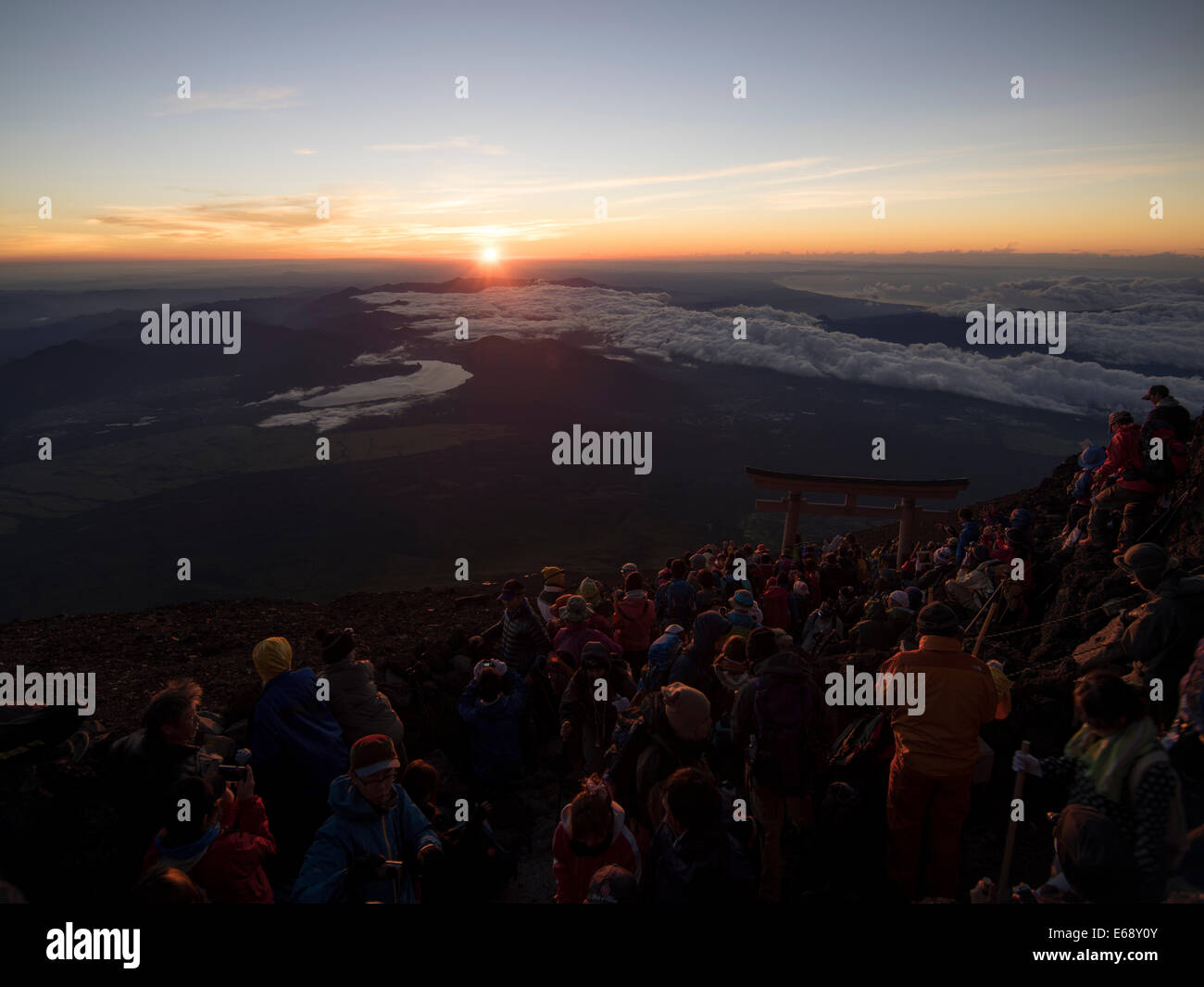 Mount Fuji, Japan. 19th Aug, 2014. The climbing season for Mt. Fuji ...
