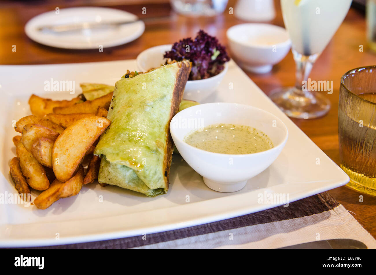 Emirates meal hi-res stock photography and images - Alamy