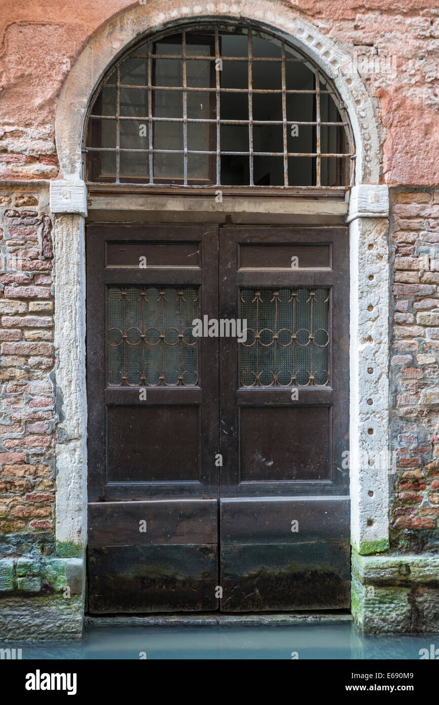 Double brick building hi-res stock photography and images - Alamy