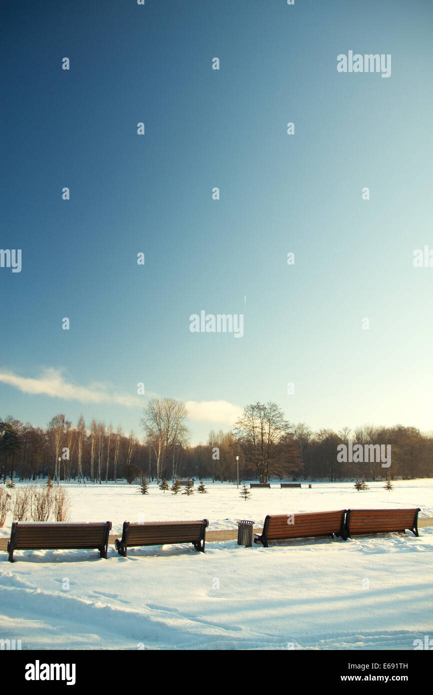 winter park benches Stock Photo - Alamy