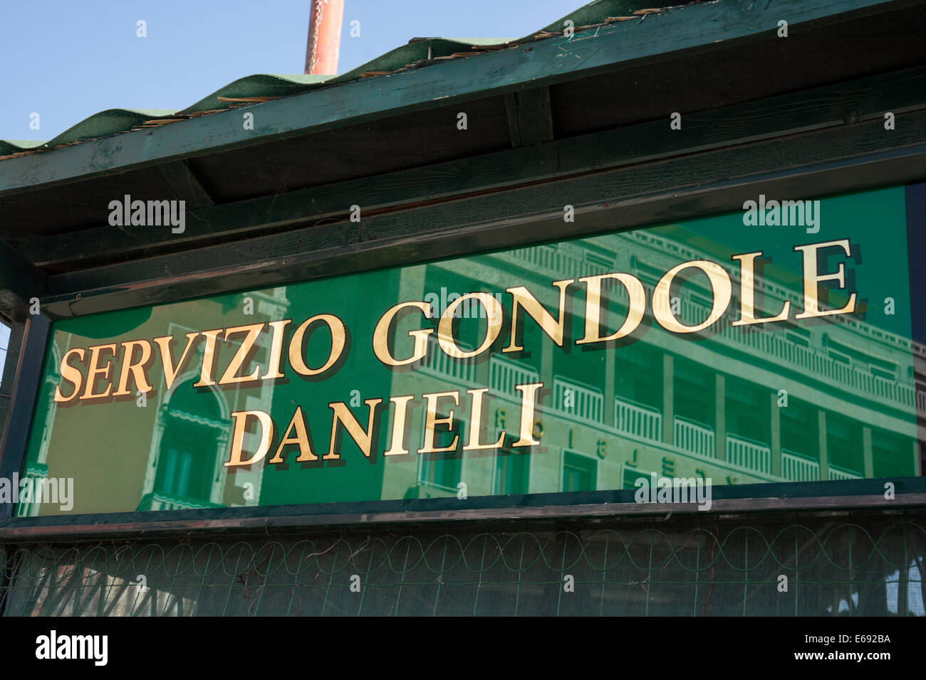 Landing sign hi-res stock photography and images - Alamy