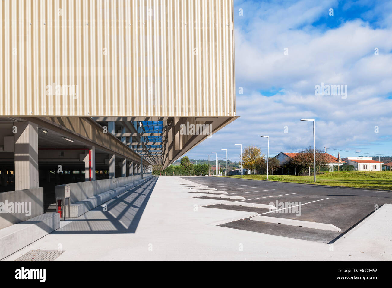 Multi-Storey Car Park And Bus Station, University of the Basque Country ...