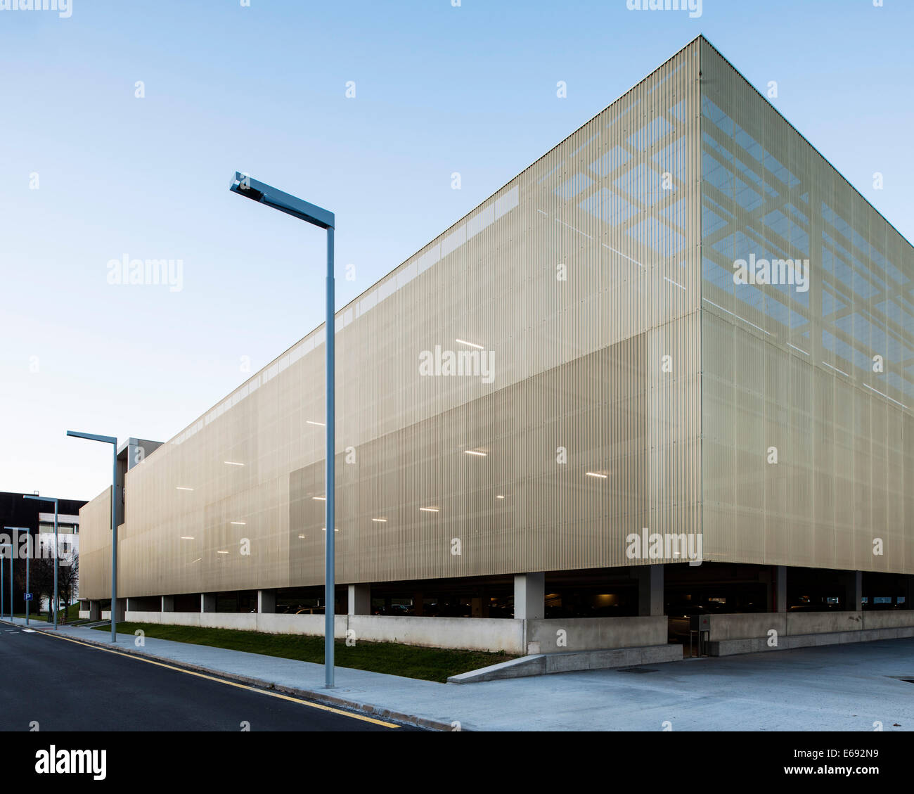 Multi-Storey Car Park And Bus Station, University of the Basque Country ...