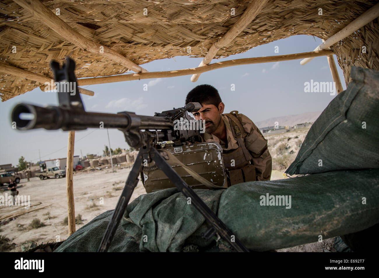 Peshmerga soldier hi-res stock photography and images - Alamy