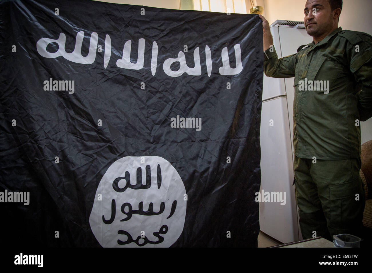 Makhmour, Northern Iraq. 18th Aug, 2014. A member of the PUK local ...