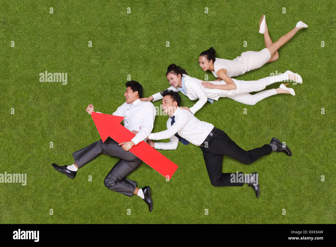 young business people with red arrow Stock Photo - Alamy