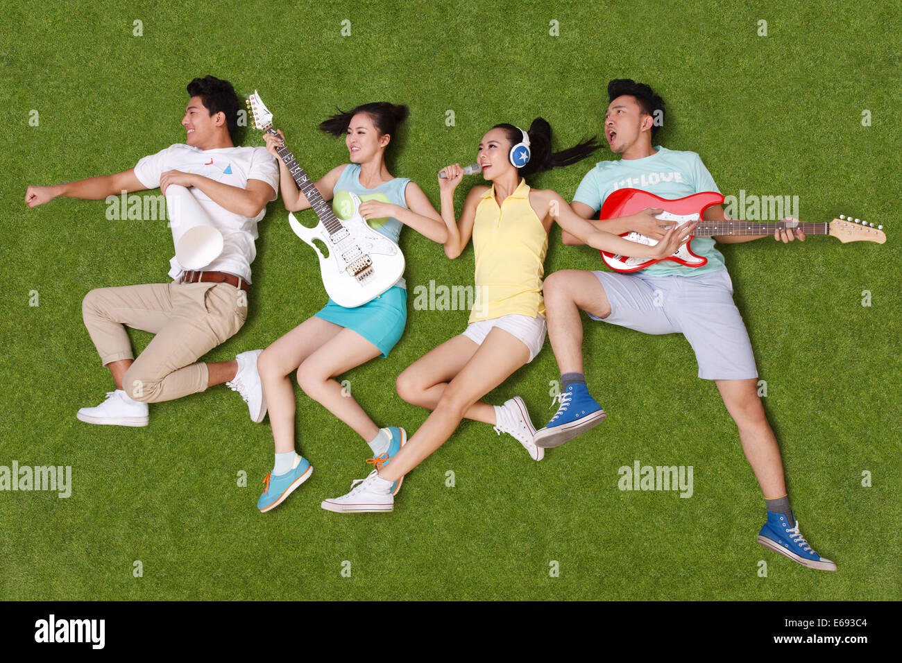 Young couple playing guitar meadow hi-res stock photography and images ...