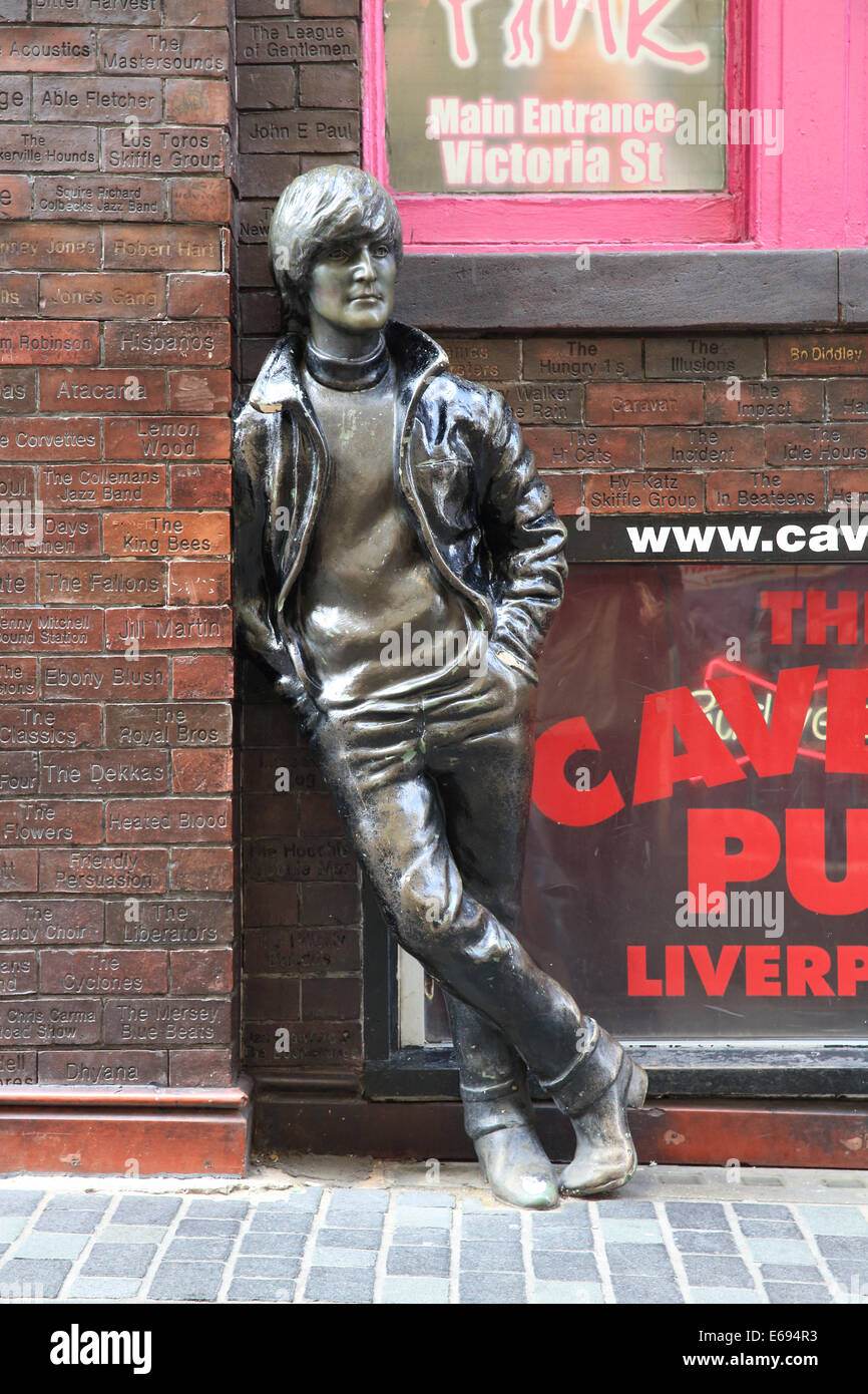Liverpool john lennon statue hi-res stock photography and images - Alamy