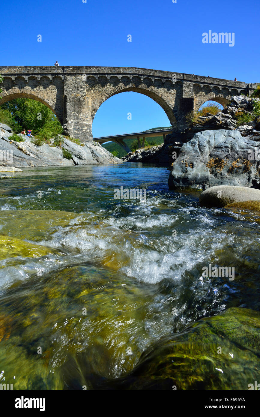 Old Genovese Bridge and the new dual carriageway bridge over the ...