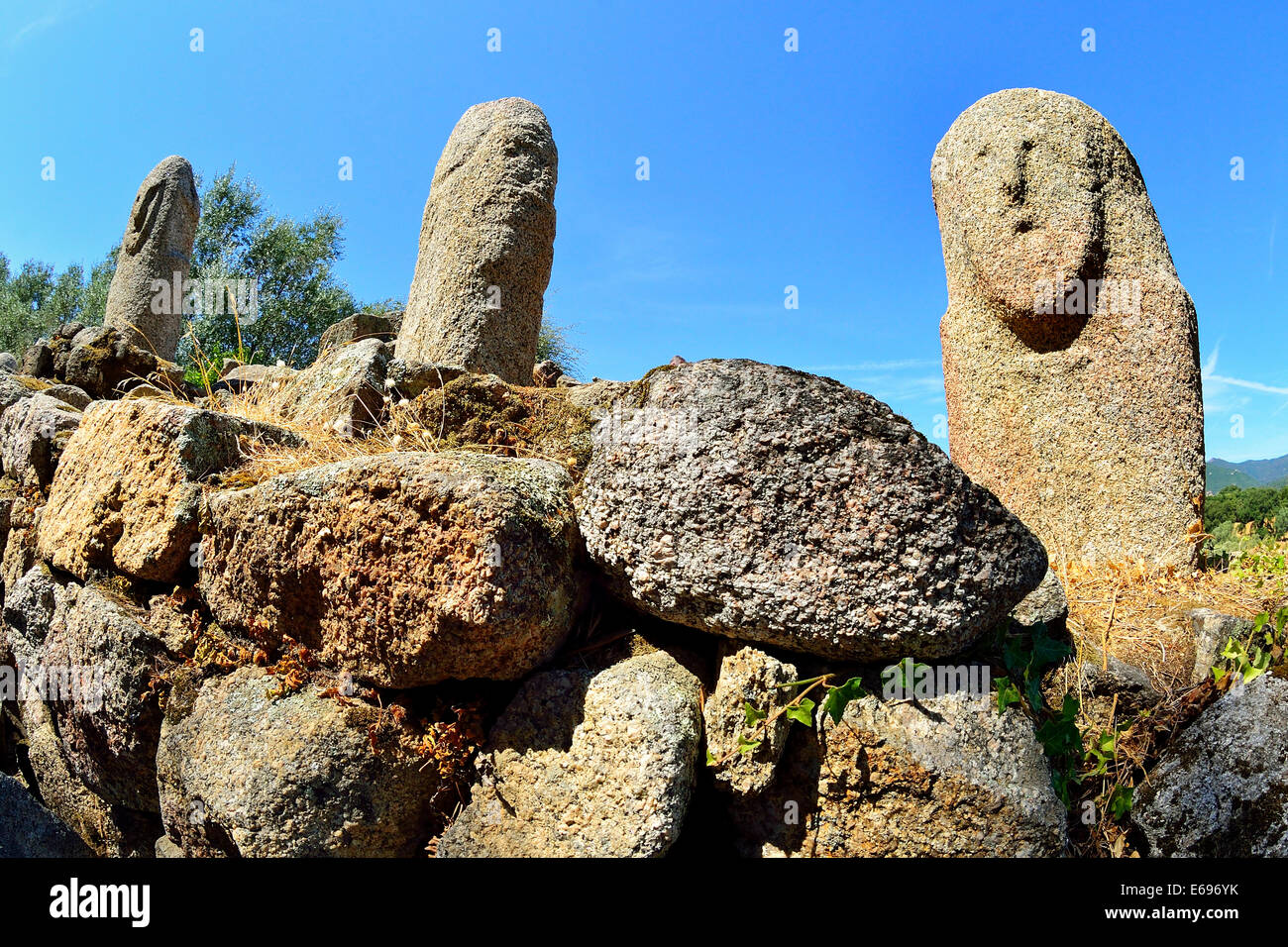 Filitosa IX, standing stones or menhirs, megalithic period, Filitosa ...