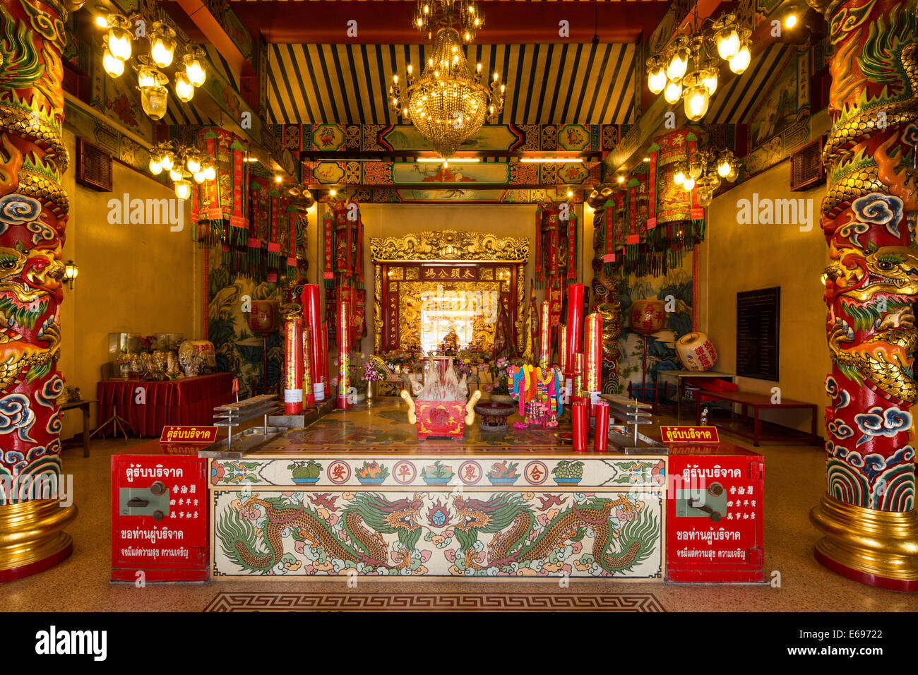 Chinese altar hi-res stock photography and images - Alamy