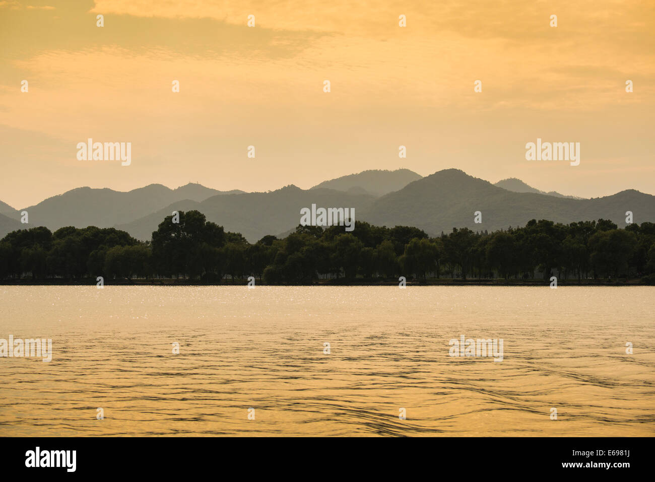 Xihu lake hangzhou china hi-res stock photography and images - Alamy