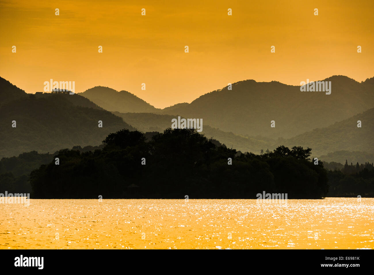 Xihu lake hangzhou china hi-res stock photography and images - Alamy
