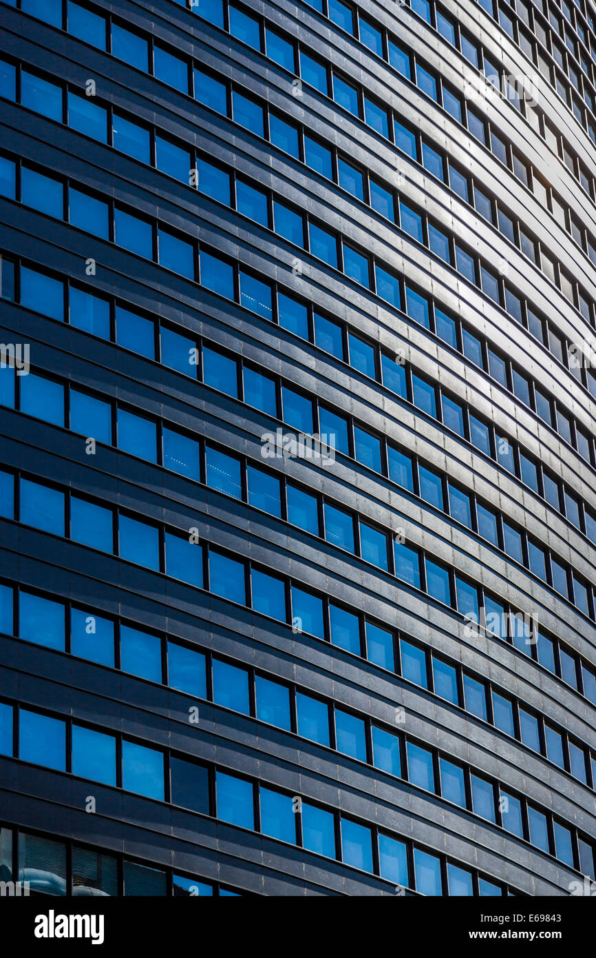 Windows skyscraper hi-res stock photography and images - Alamy