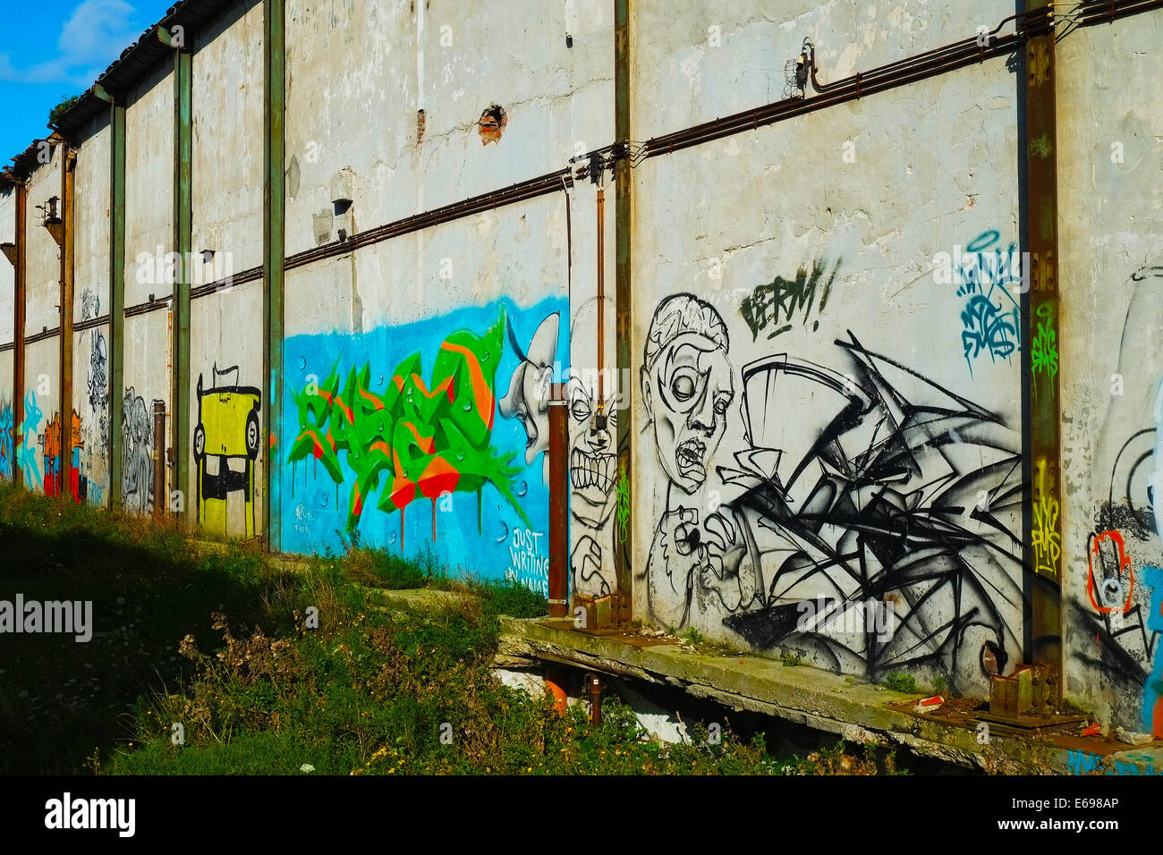 Graffiti wall in Ostend fishing harbour Stock Photo - Alamy