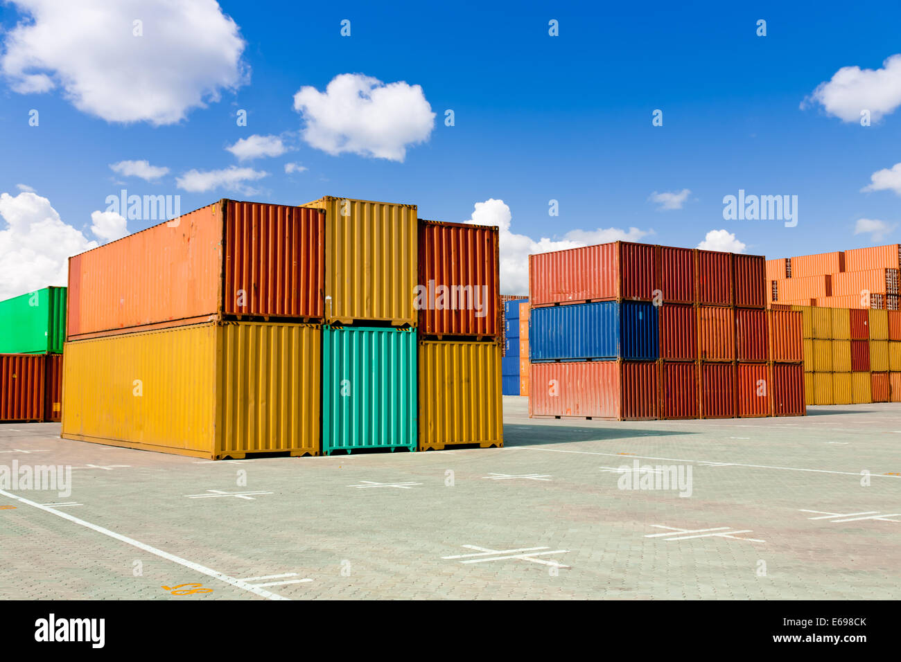 Shipping container hi-res stock photography and images - Alamy