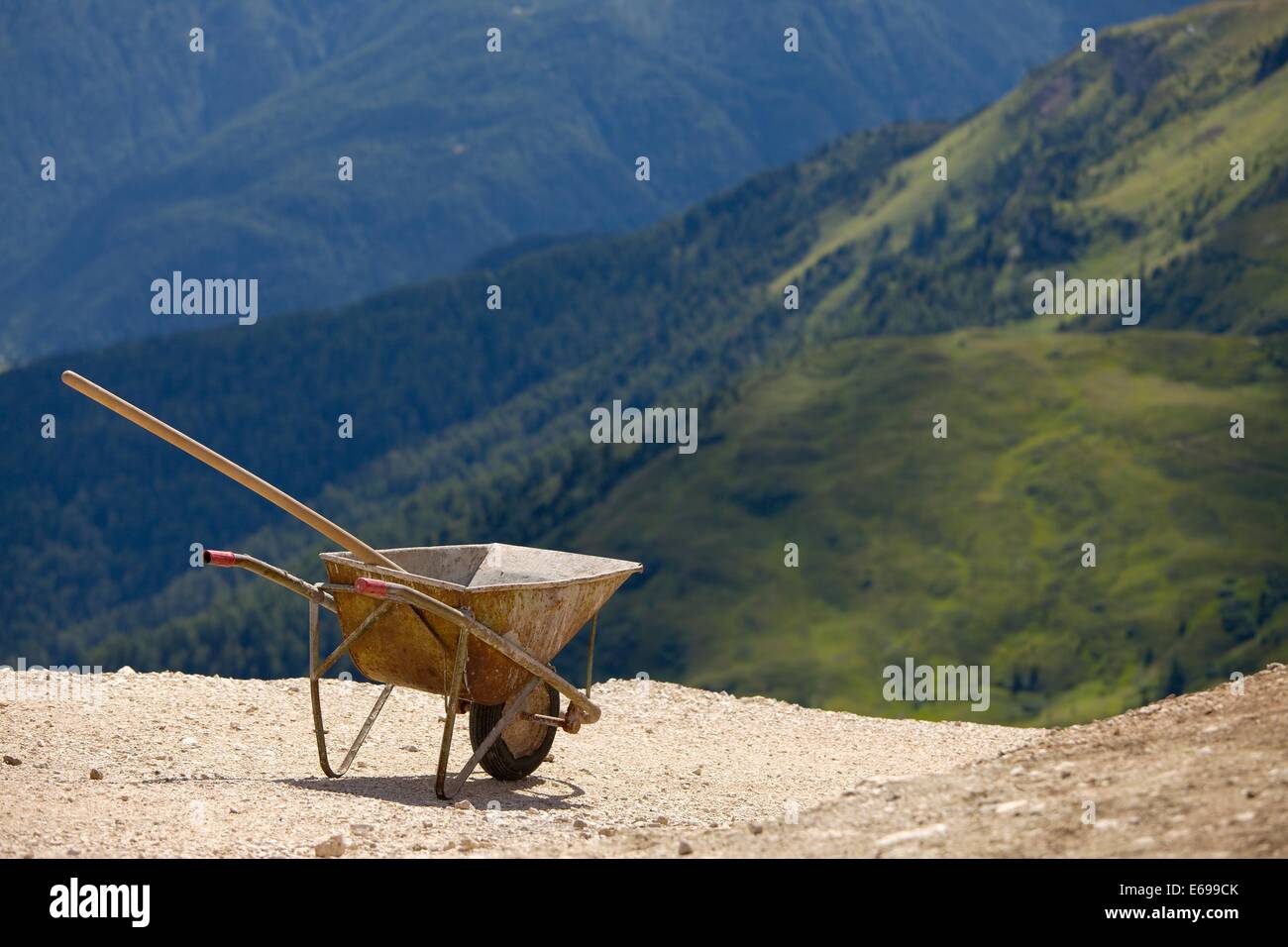 Wheel barrow construction site hi-res stock photography and images - Alamy