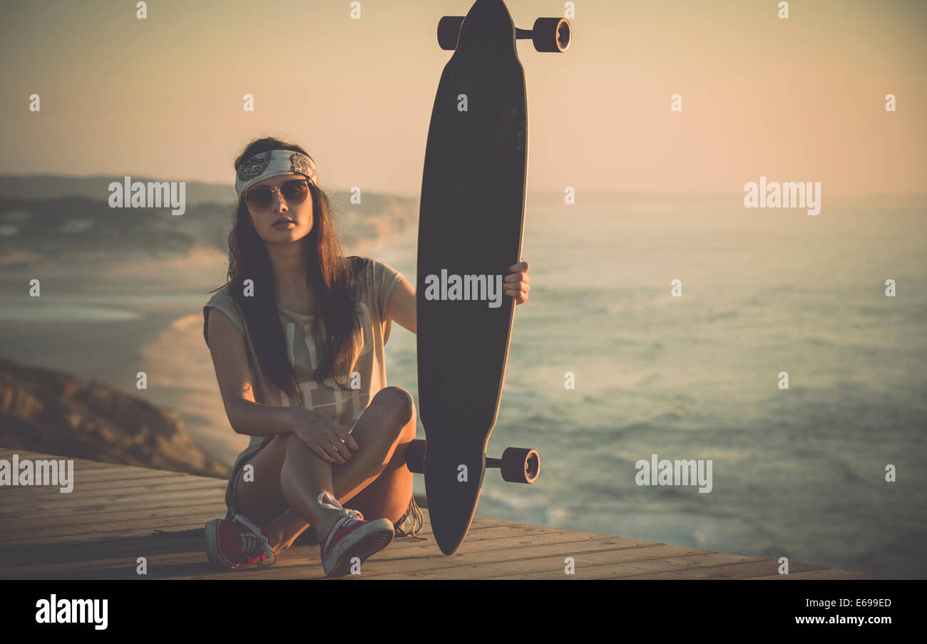 Girl skater hi-res stock photography and images - Alamy
