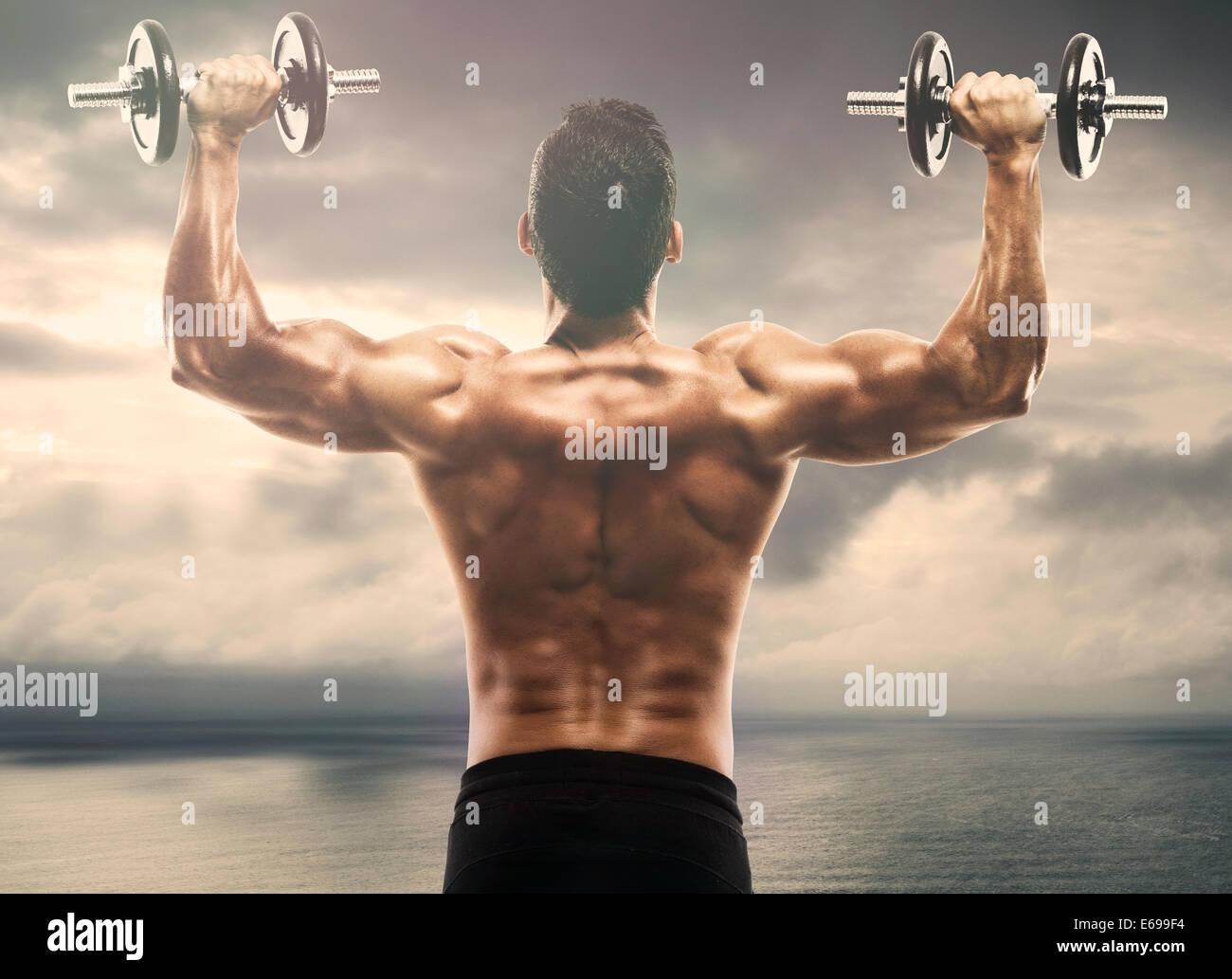 Outdoor weightlifting male 30s hi-res stock photography and images - Alamy