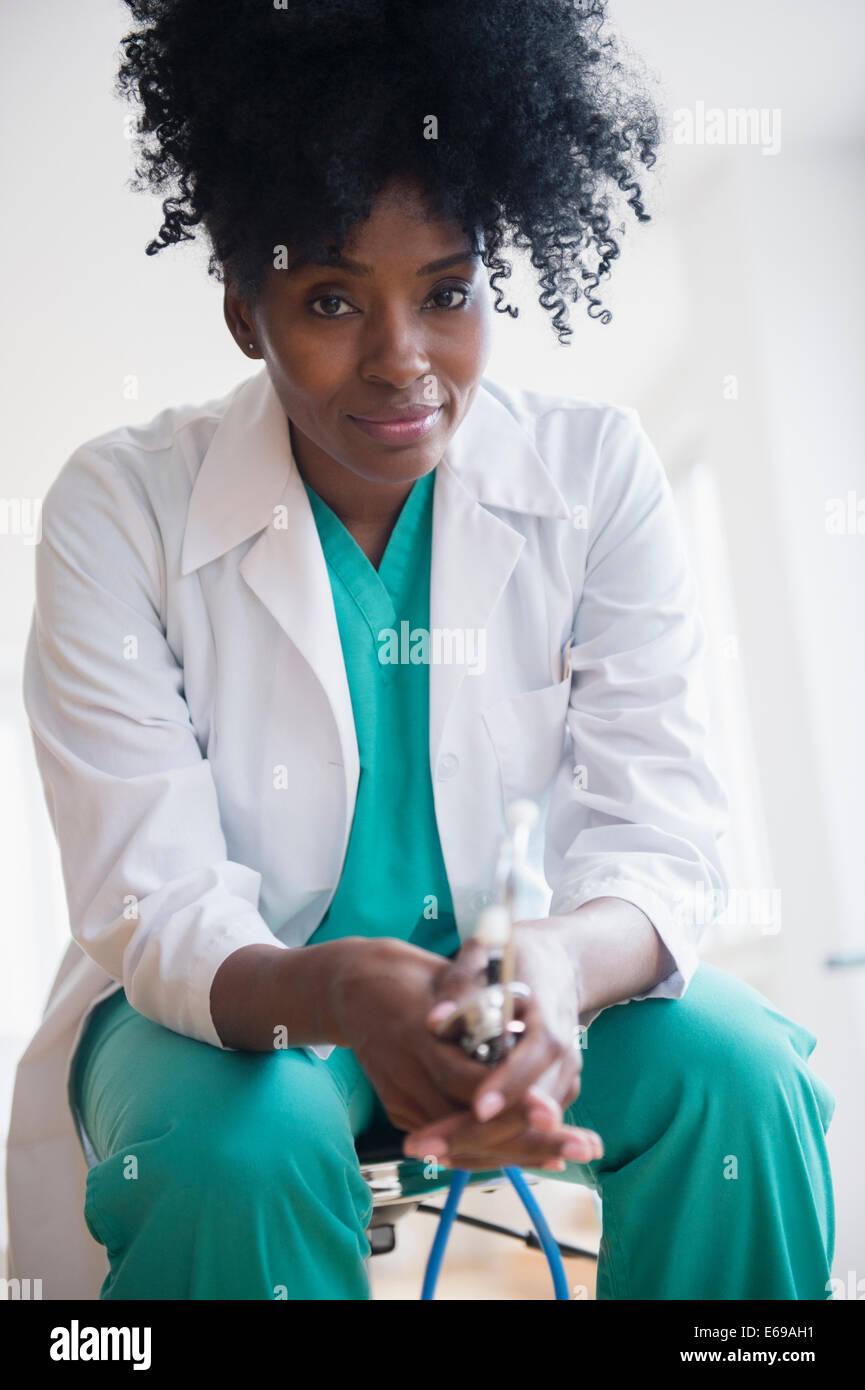 Portrait confident black doctor hi-res stock photography and images - Alamy