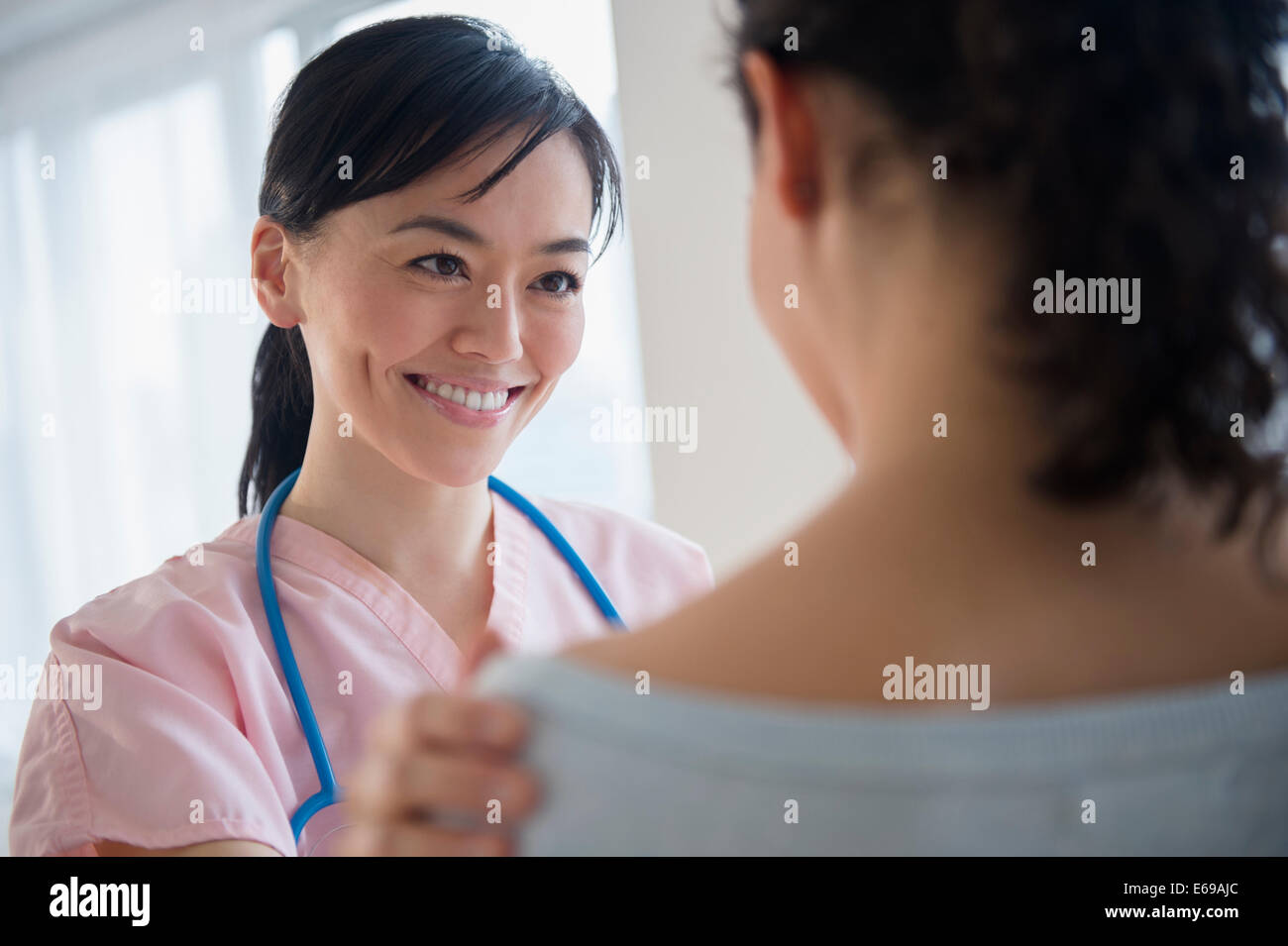 Nurse talking to patient in hospital Stock Photo - Alamy