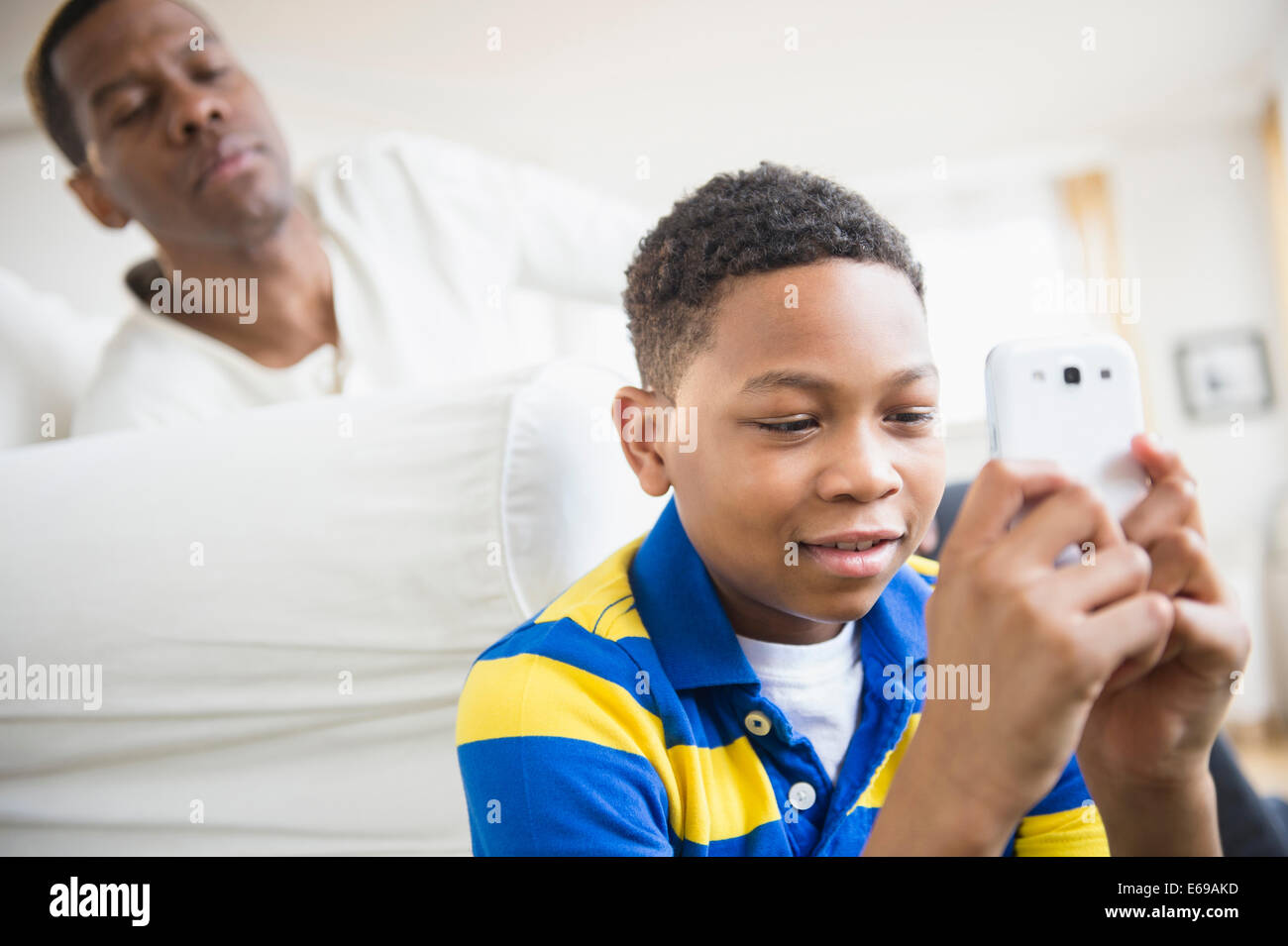 Father son using smart hi-res stock photography and images - Alamy