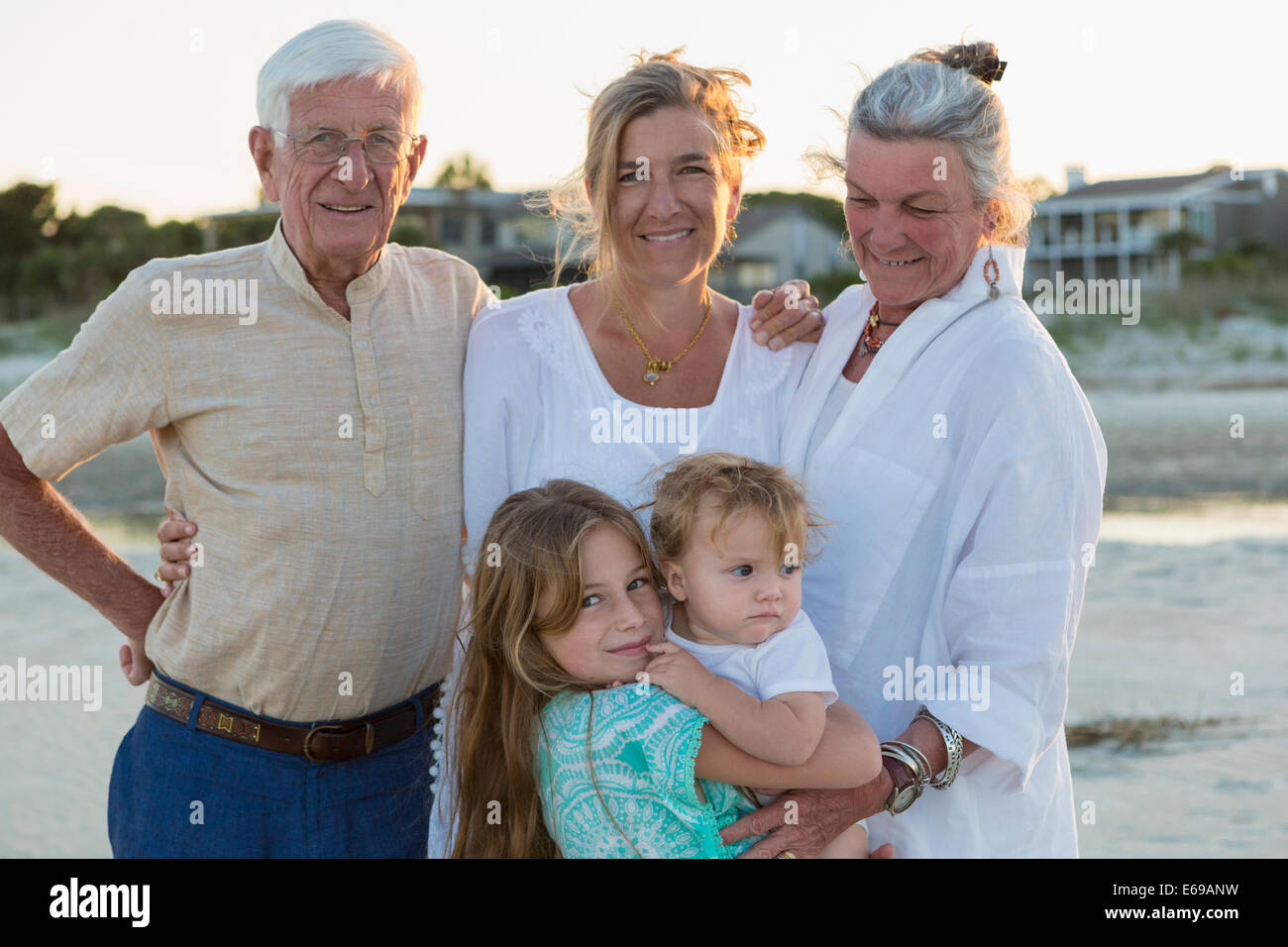 Grandparents baby five people hi-res stock photography and images - Alamy