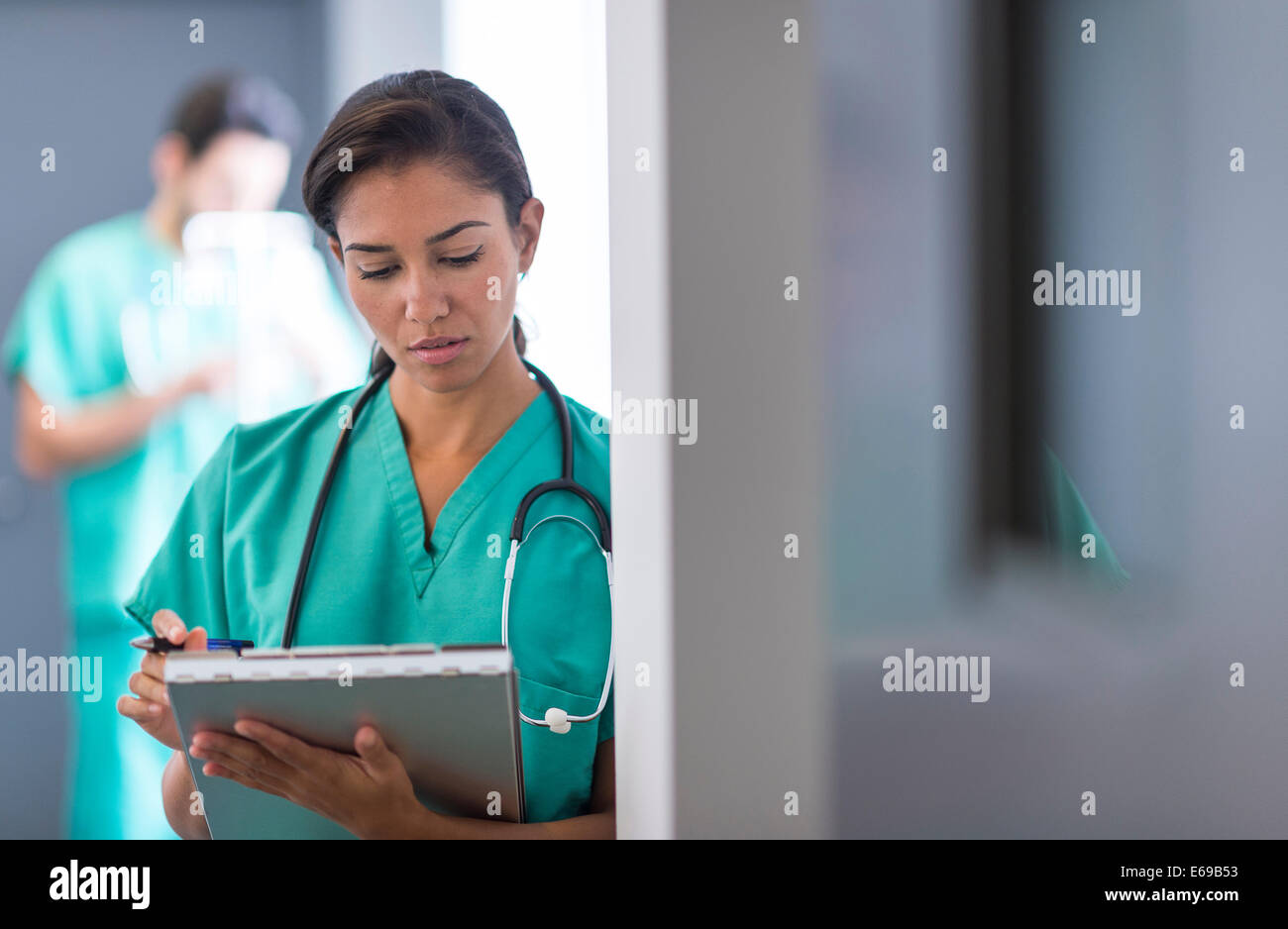 Hispanic nurse working in hospital Stock Photo - Alamy