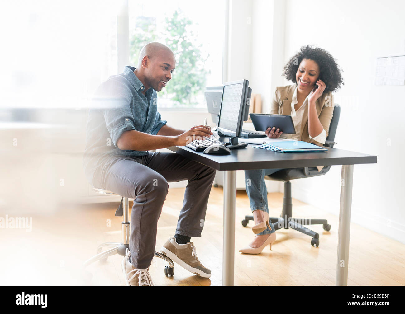 Couple business people working together hi-res stock photography and ...