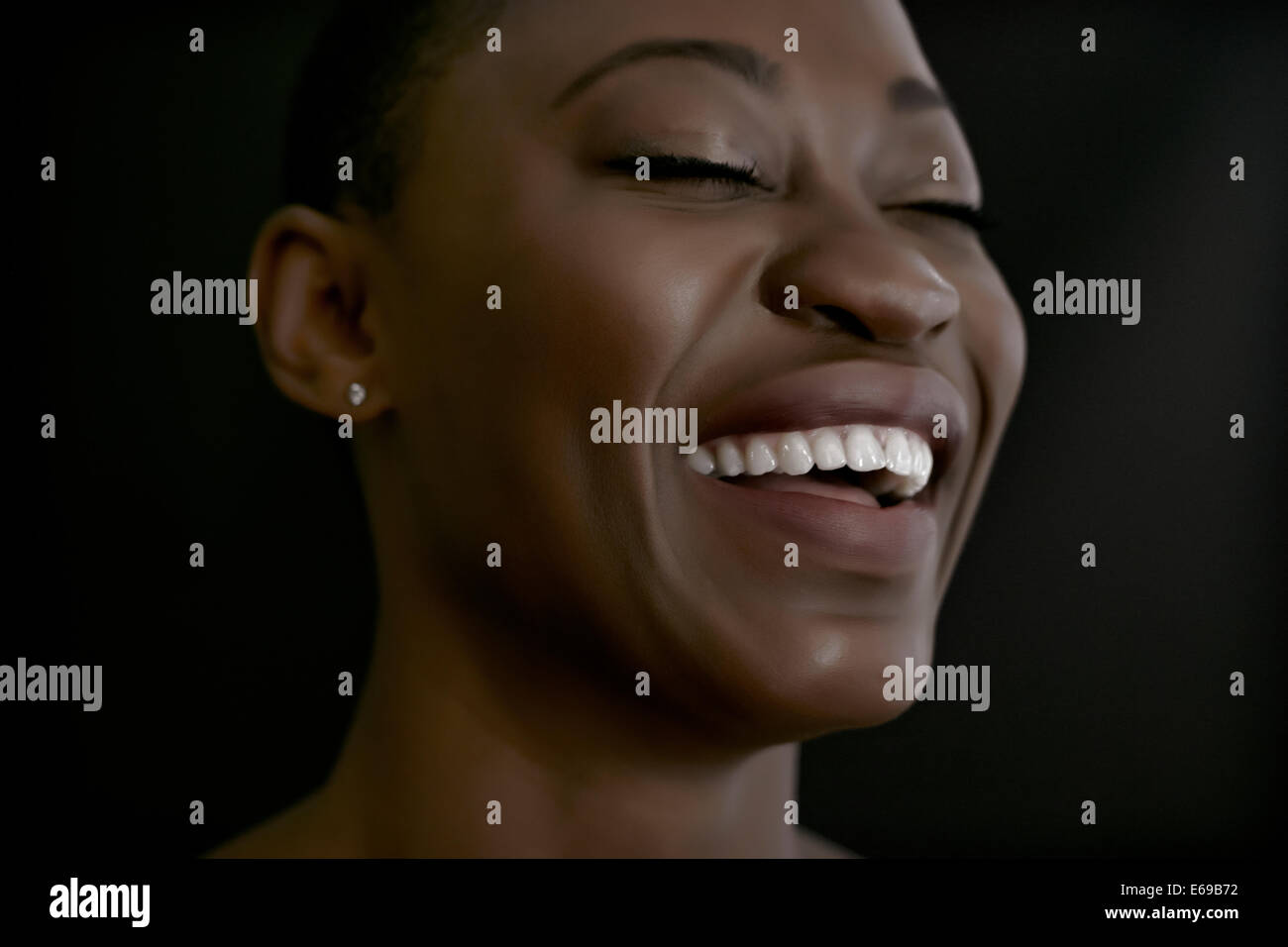 Black woman smiling Stock Photo - Alamy