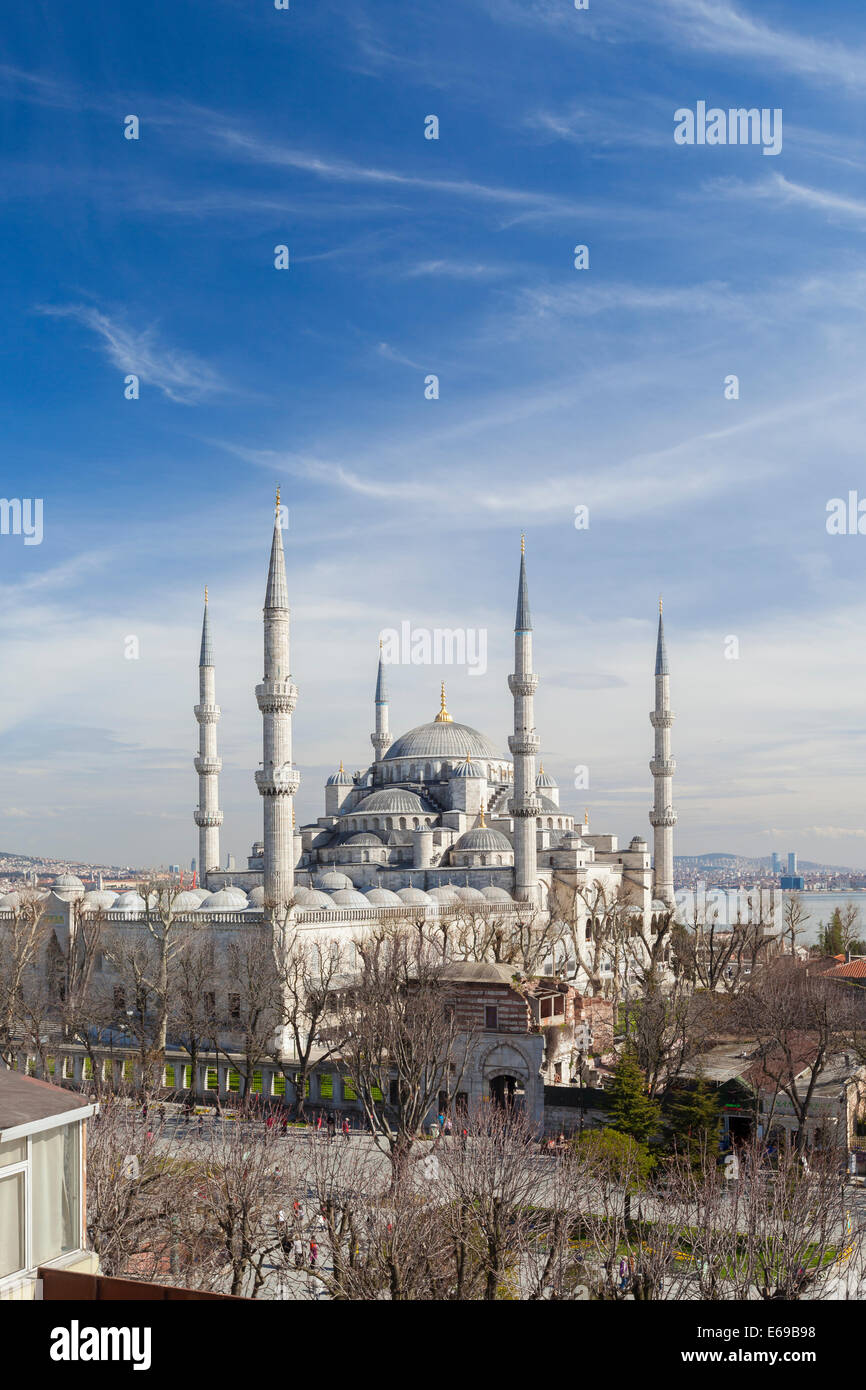 Blue mosque istanbul istanbul skyline hi-res stock photography and ...