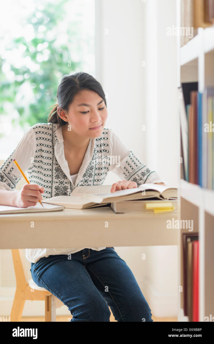Asian girl library hi-res stock photography and images - Alamy