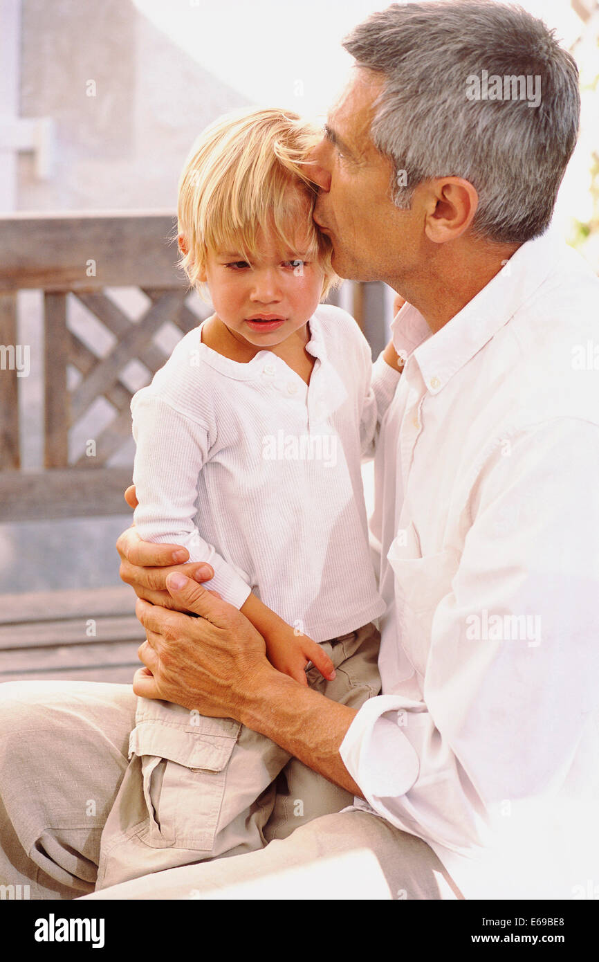 Holding crying crying son father hi-res stock photography and images ...