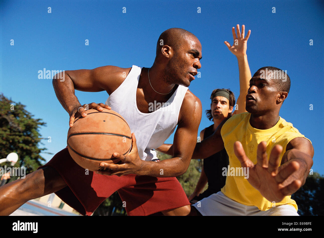 Men playing basketball outdoors Stock Photo - Alamy